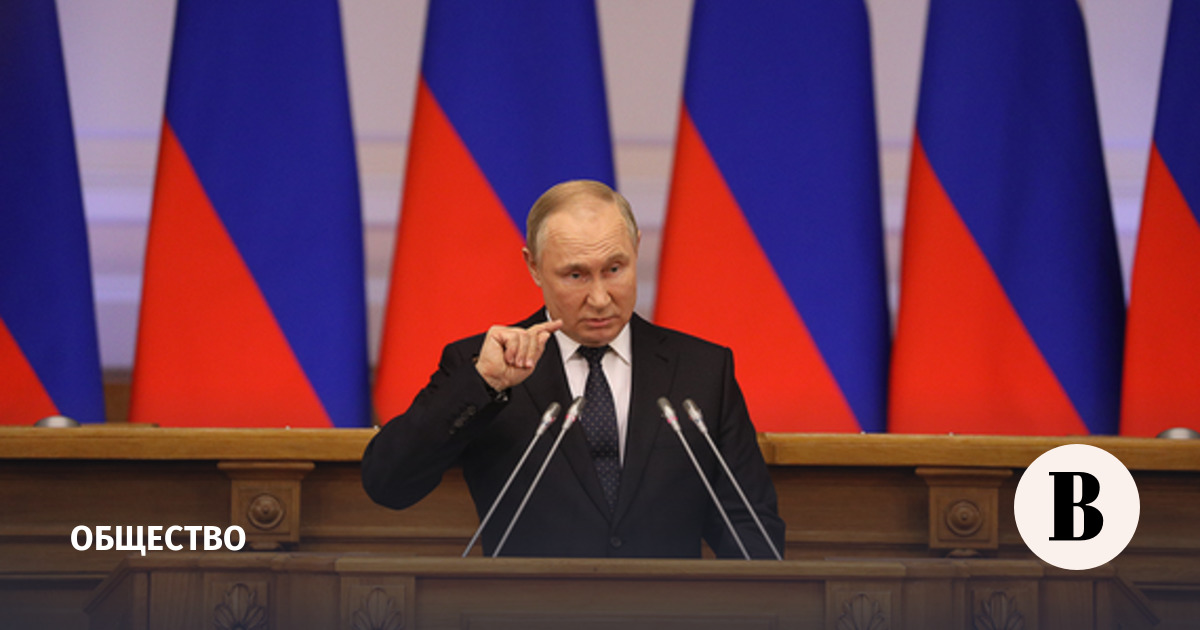 Путин поздравил россиян с Днем государственного флага - Ведомости